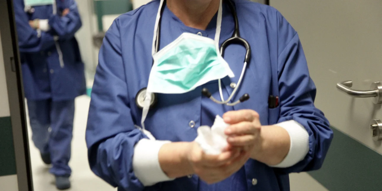 Κόρινθο: Έκαναν νεκροψία σε 60χρονο και βρήκαν μέσα του ένα ιατρικό ...